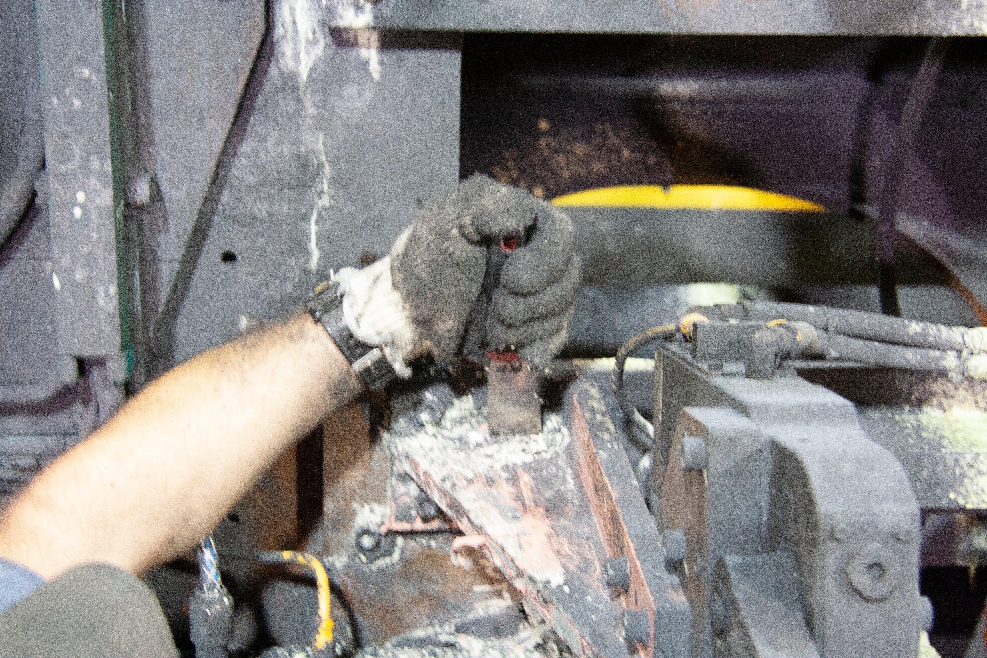 Dry ice blasting improves weld line productivity