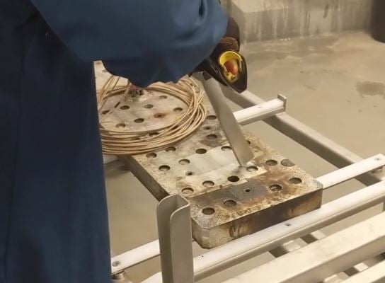 How is dry ice blasting used in Food & Beverage?