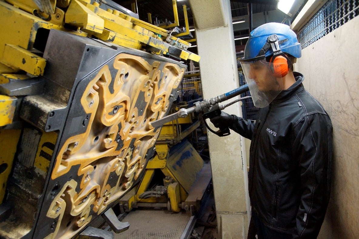 Should I use dry ice blasting or sandblasting?